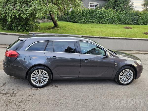 Grey Opel Insignia 2012 in Riga, with an engine capacity of 2.00 L and mileage of 276 thousand km for 4600 €, photo 4 on AUTOMOTO.COM.LV