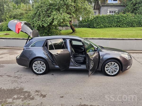 Grey Opel Insignia 2012 in Riga, with an engine capacity of 2.00 L and mileage of 276 thousand km for 4600 €, photo 10 on AUTOMOTO.COM.LV