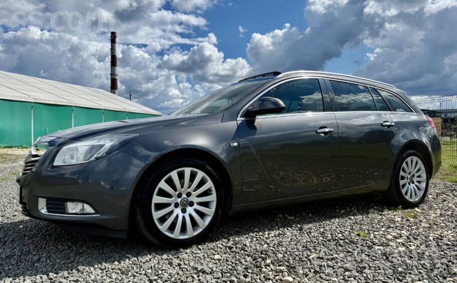 Grey Opel Insignia 2012 in Riga, with an engine capacity of 2.00 L and mileage of 214 thousand km for 2750 €, photo 4 on AUTOMOTO.COM.LV