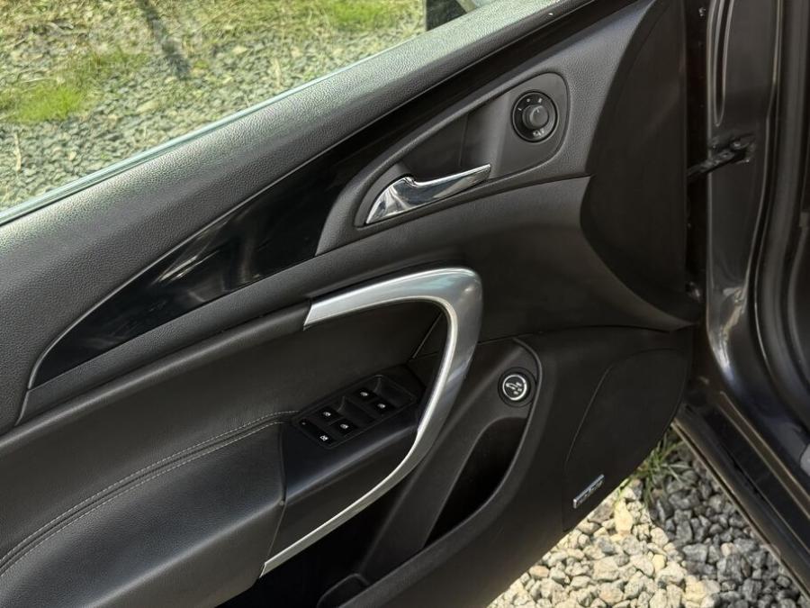 Grey Opel Insignia 2012 in Riga, with an engine capacity of 2.00 L and mileage of 214 thousand km for 2750 €, photo 12 on AUTOMOTO.COM.LV