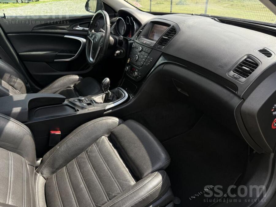 Grey Opel Insignia 2012 in Riga, with an engine capacity of 2.00 L and mileage of 214 thousand km for 2750 €, photo 14 on AUTOMOTO.COM.LV