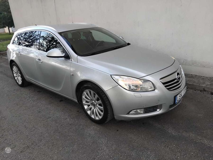 Grey Opel Insignia 2012 in Telschi, with an engine capacity of 2.00 L and mileage of 290 thousand km for 3450 €, photo 1 on AUTOMOTO.COM.LV