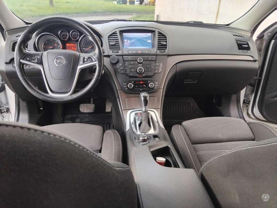 Grey Opel Insignia 2012 in Telschi, with an engine capacity of 2.00 L and mileage of 290 thousand km for 3450 €, photo 16 on AUTOMOTO.COM.LV