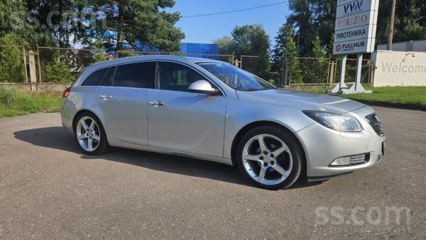Grey Opel Insignia 2012 in Riga, with an engine capacity of 2.00 L and mileage of 269 thousand km for 4250 €, photo 2 on AUTOMOTO.COM.LV