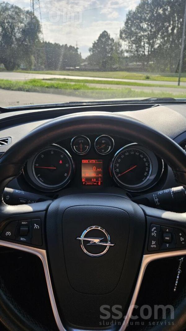 Grey Opel Insignia 2012 in Riga, with an engine capacity of 2.00 L and mileage of 269 thousand km for 4250 €, photo 7 on AUTOMOTO.COM.LV