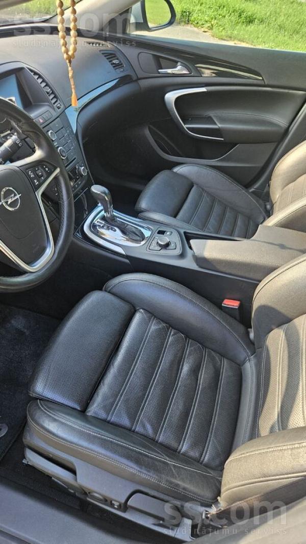 Grey Opel Insignia 2012 in Riga, with an engine capacity of 2.00 L and mileage of 269 thousand km for 4250 €, photo 9 on AUTOMOTO.COM.LV