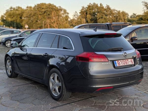 Grey Opel Insignia 2012 in Liepaja, with an engine capacity of 2.00 L and mileage of 219 thousand km for 4490 €, photo 3 on AUTOMOTO.COM.LV