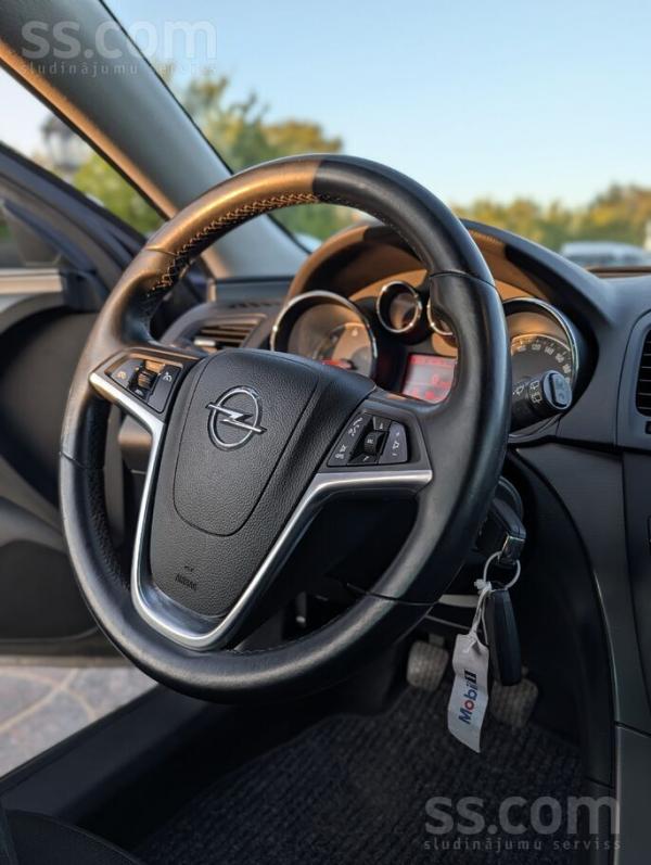Grey Opel Insignia 2012 in Liepaja, with an engine capacity of 2.00 L and mileage of 219 thousand km for 4490 €, photo 7 on AUTOMOTO.COM.LV