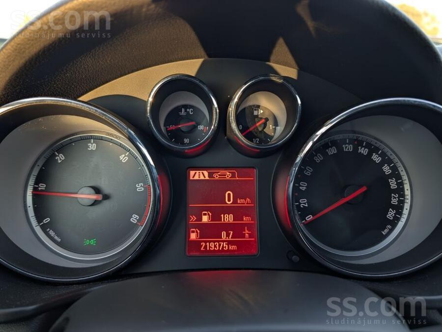 Pelēks Opel Insignia 2012 Liepāja, ar dzinēja tilpumu 2.00 L un nobraukumu 219 tūkst. km par 4490 €, foto 9 vietnē AUTOMOTO.COM.LV