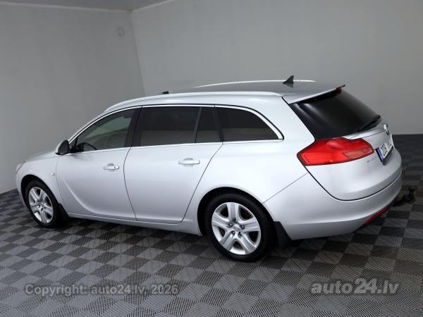 Grey Opel Insignia 2012 in Tallinn, with an engine capacity of 2.00 L and mileage of 294 thousand km for 1599 €, photo 4 on AUTOMOTO.COM.LV