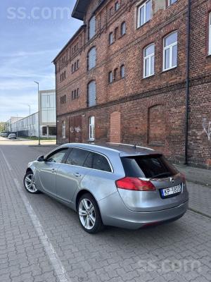 Grey Opel Insignia 2012 in Liepaja, with an engine capacity of 2.00 L and mileage of 328 thousand km for 3000 €, photo 3 on AUTOMOTO.COM.LV