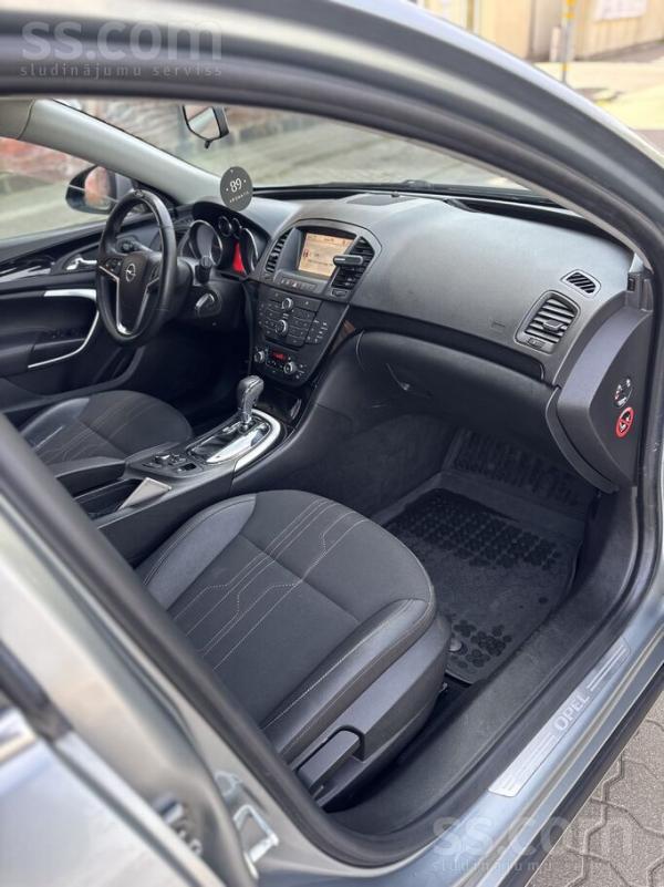 Grey Opel Insignia 2012 in Liepaja, with an engine capacity of 2.00 L and mileage of 328 thousand km for 3000 €, photo 3 on AUTOMOTO.COM.LV