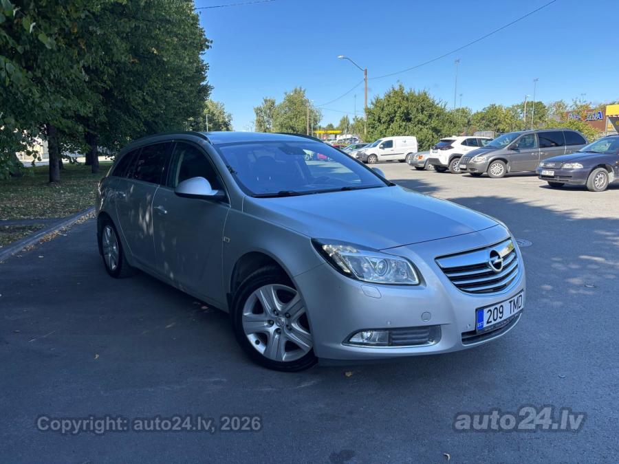 Grey Opel Insignia 2012 in Tallinn, with an engine capacity of 2.00 L and mileage of 294 thousand km for 2299 €, photo 4 on AUTOMOTO.COM.LV