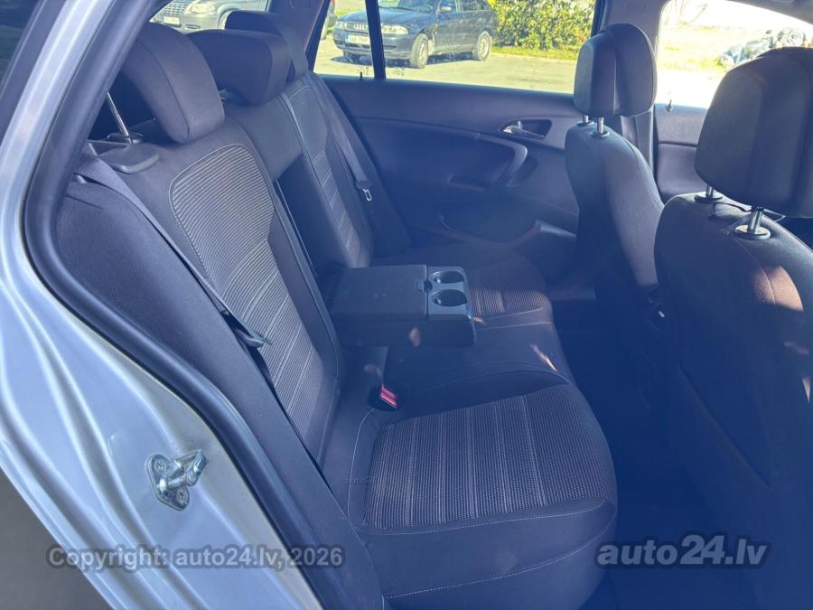 Grey Opel Insignia 2012 in Tallinn, with an engine capacity of 2.00 L and mileage of 294 thousand km for 2299 €, photo 8 on AUTOMOTO.COM.LV