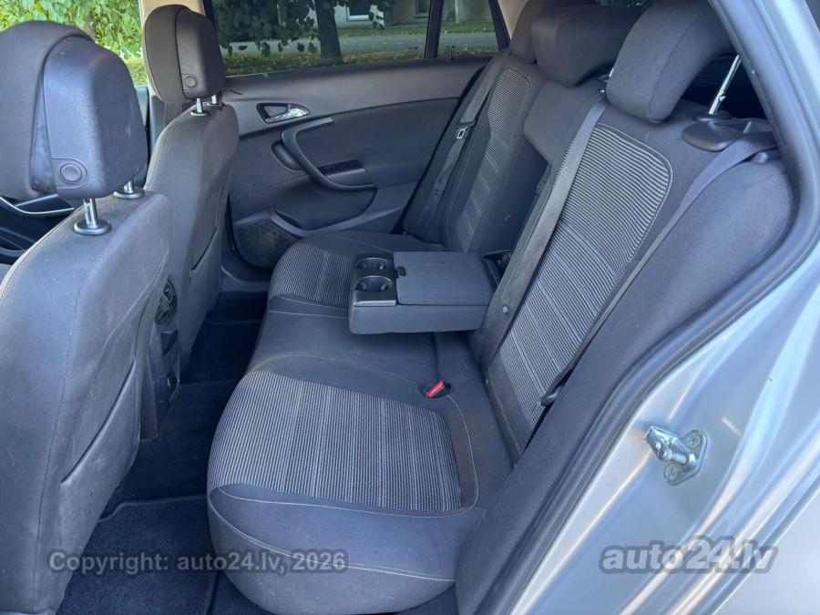 Grey Opel Insignia 2012 in Tallinn, with an engine capacity of 2.00 L and mileage of 294 thousand km for 2299 €, photo 9 on AUTOMOTO.COM.LV