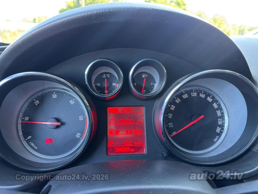 Grey Opel Insignia 2012 in Tallinn, with an engine capacity of 2.00 L and mileage of 294 thousand km for 2299 €, photo 16 on AUTOMOTO.COM.LV