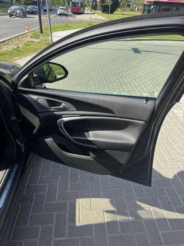 Grey Opel Insignia 2012 in Vilnius, with an engine capacity of 1.96 L and mileage of 385 thousand km for 1450 €, photo 6 on AUTOMOTO.COM.LV