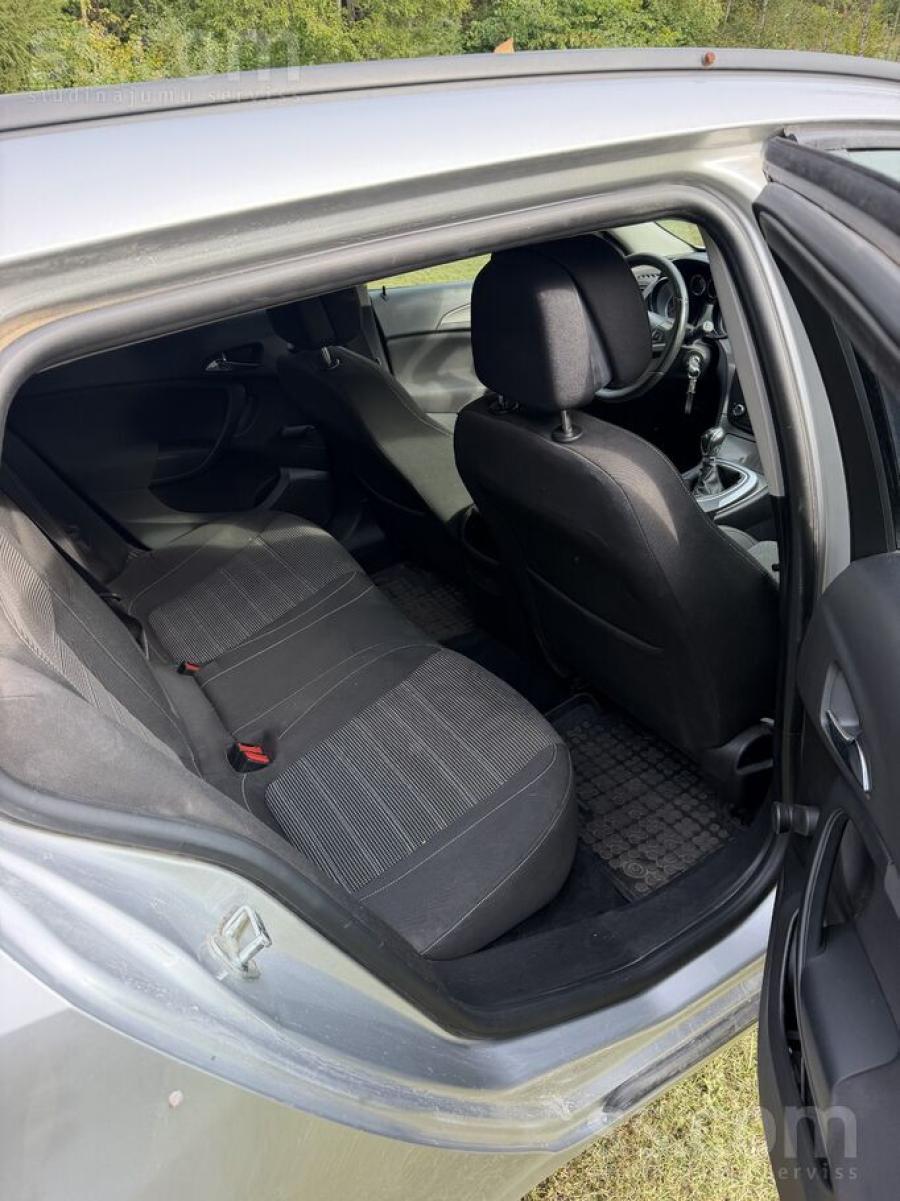 Pelēks Opel Insignia 2012 Valmiera, ar dzinēja tilpumu 2.00 L un nobraukumu 369 tūkst. km par 3550 €, foto 10 vietnē AUTOMOTO.COM.LV