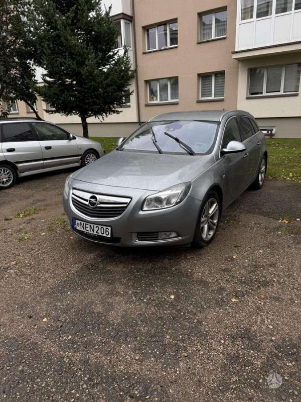 Grey Opel Insignia 2012 in Palanga, with an engine capacity of 2.00 L and mileage of 186 thousand km for 1500 €, photo 1 on AUTOMOTO.COM.LV