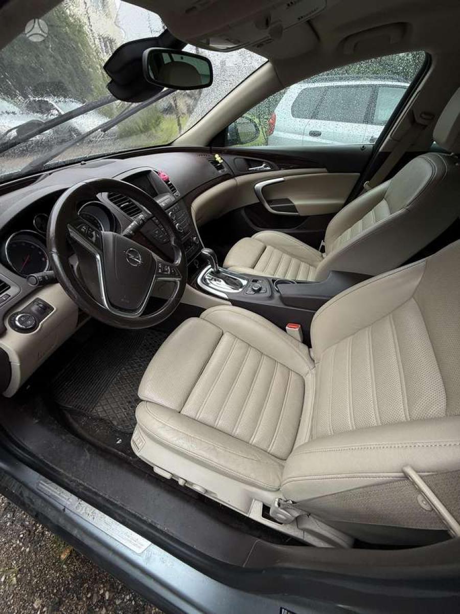 Grey Opel Insignia 2012 in Palanga, with an engine capacity of 2.00 L and mileage of 186 thousand km for 1500 €, photo 5 on AUTOMOTO.COM.LV