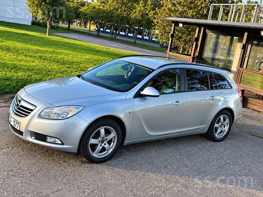 Grey Opel Insignia 2012 in Riga, with an engine capacity of 2.00 L and mileage of 370 thousand km for 2250 €, photo 3 on AUTOMOTO.COM.LV