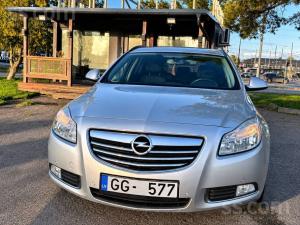 Grey Opel Insignia 2012 in Riga, with an engine capacity of 2.00 L and mileage of 370 thousand km for 2250 €, photo 4 on AUTOMOTO.COM.LV