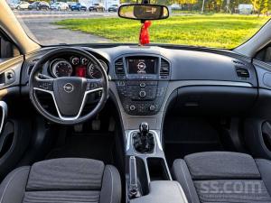 Grey Opel Insignia 2012 in Riga, with an engine capacity of 2.00 L and mileage of 370 thousand km for 2250 €, photo 9 on AUTOMOTO.COM.LV