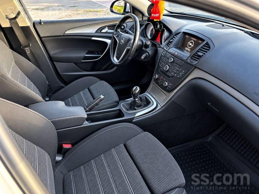 Grey Opel Insignia 2012 in Riga, with an engine capacity of 2.00 L and mileage of 370 thousand km for 2250 €, photo 13 on AUTOMOTO.COM.LV