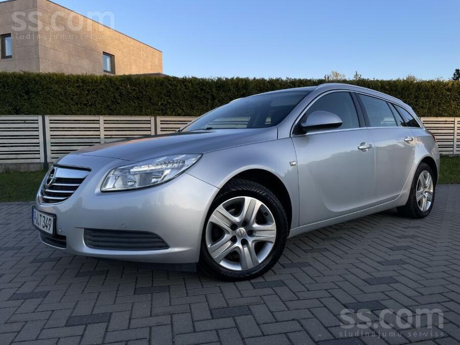 Grey Opel Insignia 2013 in Riga, with an engine capacity of 2.00 L and mileage of 237 thousand km for 4250 €, photo 1 on AUTOMOTO.COM.LV