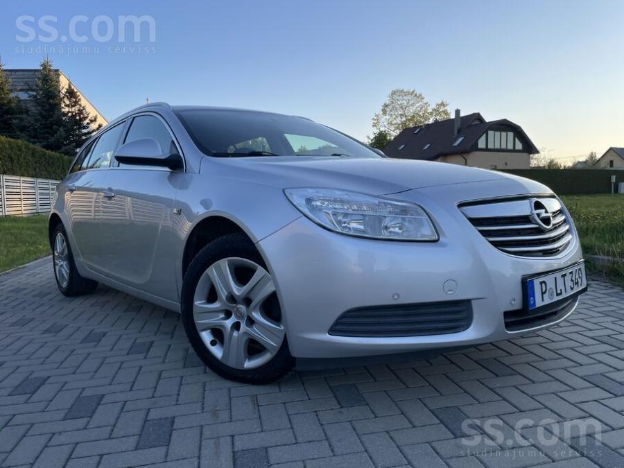 Grey Opel Insignia 2013 in Riga, with an engine capacity of 2.00 L and mileage of 237 thousand km for 4250 €, photo 2 on AUTOMOTO.COM.LV
