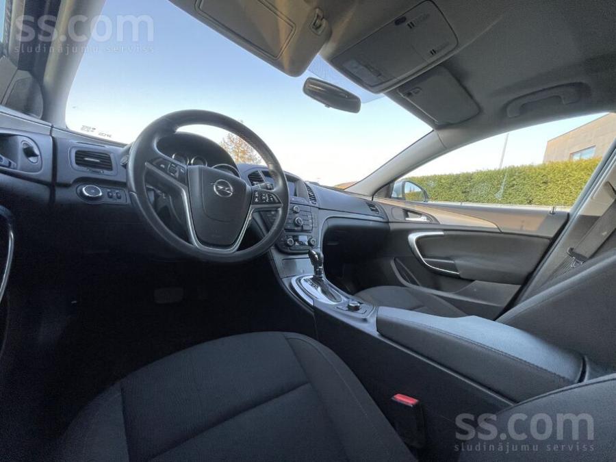 Grey Opel Insignia 2013 in Riga, with an engine capacity of 2.00 L and mileage of 237 thousand km for 4250 €, photo 7 on AUTOMOTO.COM.LV