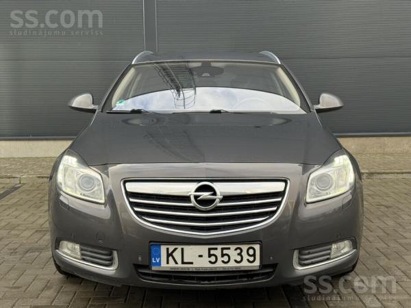 Grey Opel Insignia 2013 in Riga, with an engine capacity of 2.00 L and mileage of 258 thousand km for 4500 €, photo 8 on AUTOMOTO.COM.LV