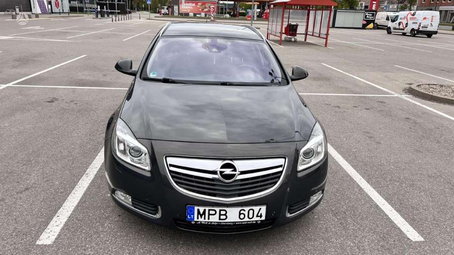 Grey Opel Insignia 2013 in Kaunas, with an engine capacity of 1.96 L and mileage of 320 thousand km for 5300 €, photo 1 on AUTOMOTO.COM.LV