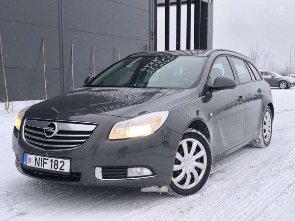 Grey Opel Insignia 2013 in Vilnius, with an engine capacity of 1.96 L and mileage of 293 thousand km for 4700 €, photo 1 on AUTOMOTO.COM.LV