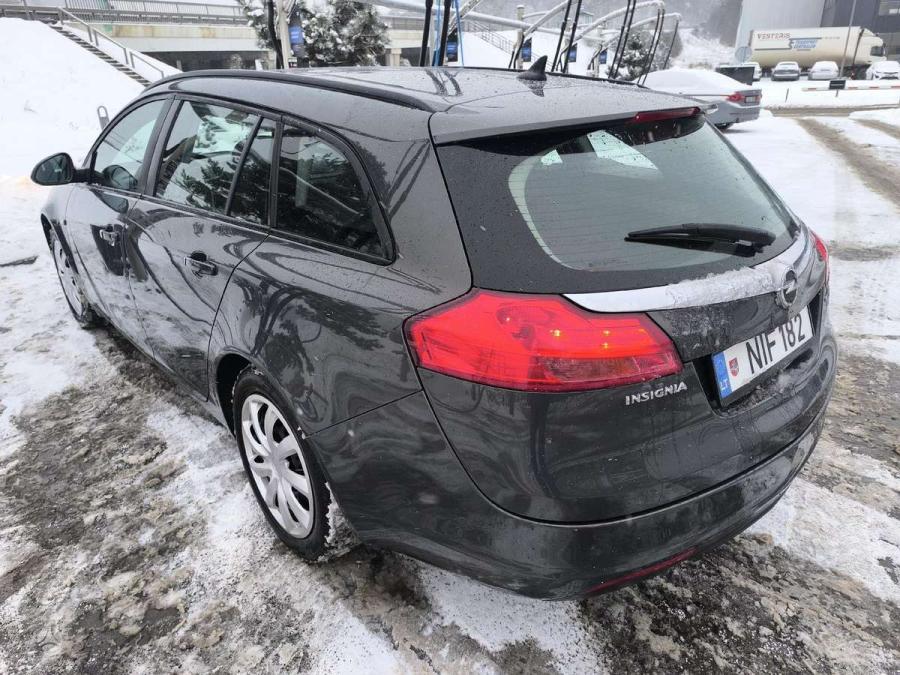 Grey Opel Insignia 2013 in Vilnius, with an engine capacity of 1.96 L and mileage of 293 thousand km for 4700 €, photo 2 on AUTOMOTO.COM.LV