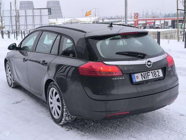 Grey Opel Insignia 2013 in Vilnius, with an engine capacity of 1.96 L and mileage of 293 thousand km for 4700 €, photo 4 on AUTOMOTO.COM.LV