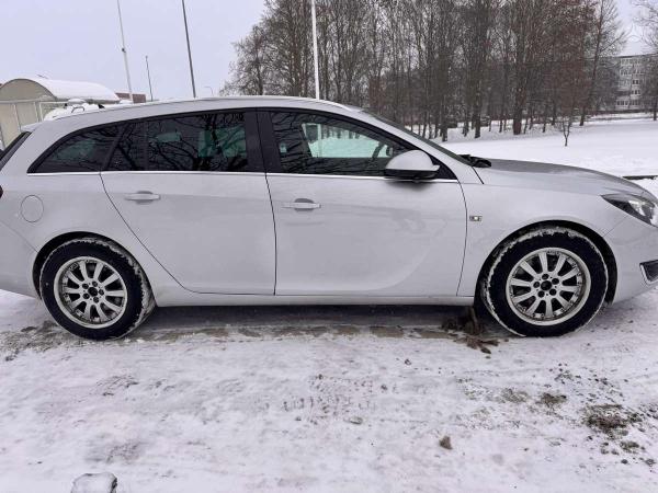 Grey Opel Insignia 2013 in Siauliai, with an engine capacity of 1.96 L and mileage of 341 thousand km for 3600 €, photo 3 on AUTOMOTO.COM.LV