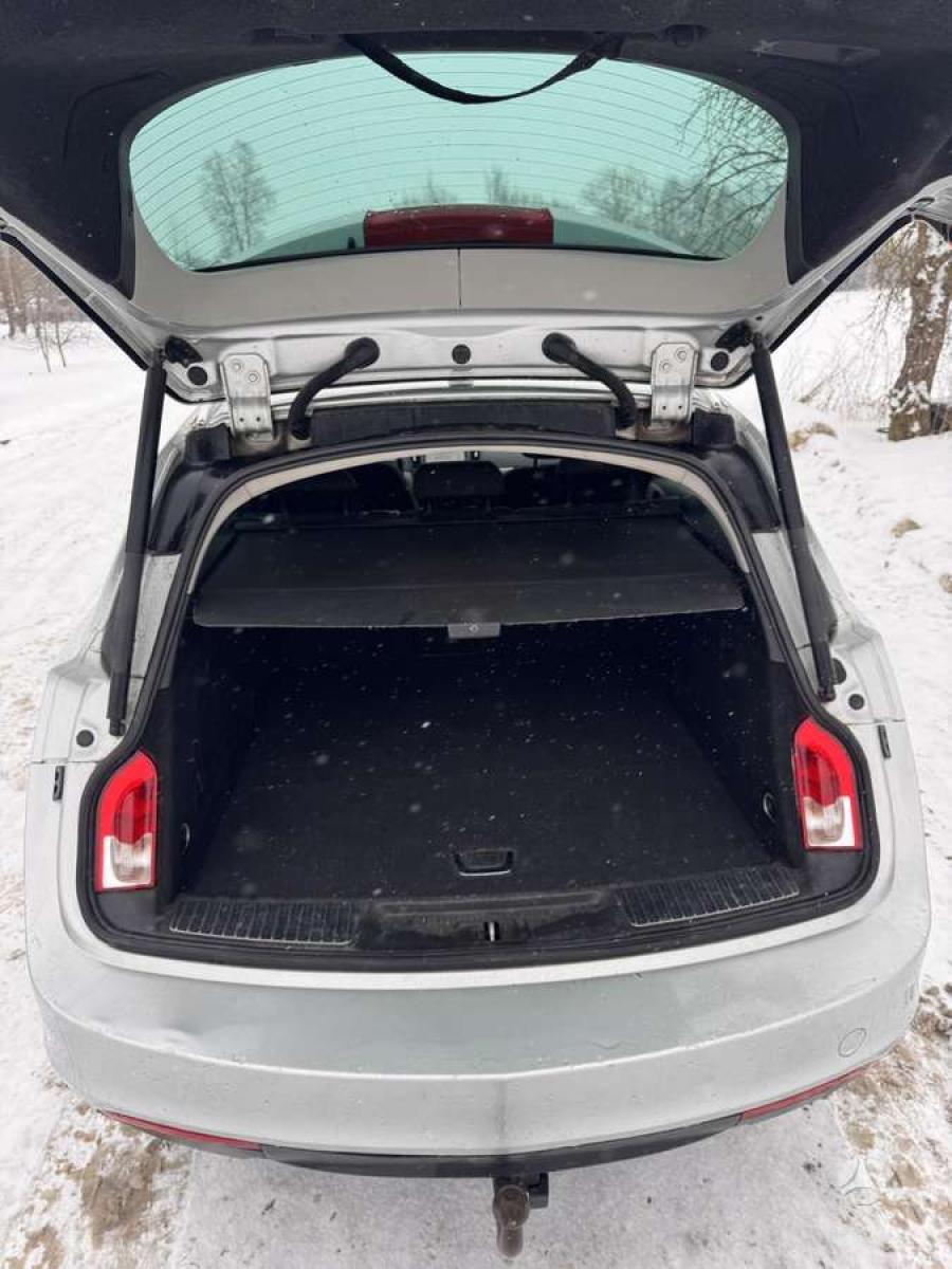 Grey Opel Insignia 2013 in Siauliai, with an engine capacity of 1.96 L and mileage of 341 thousand km for 3600 €, photo 14 on AUTOMOTO.COM.LV