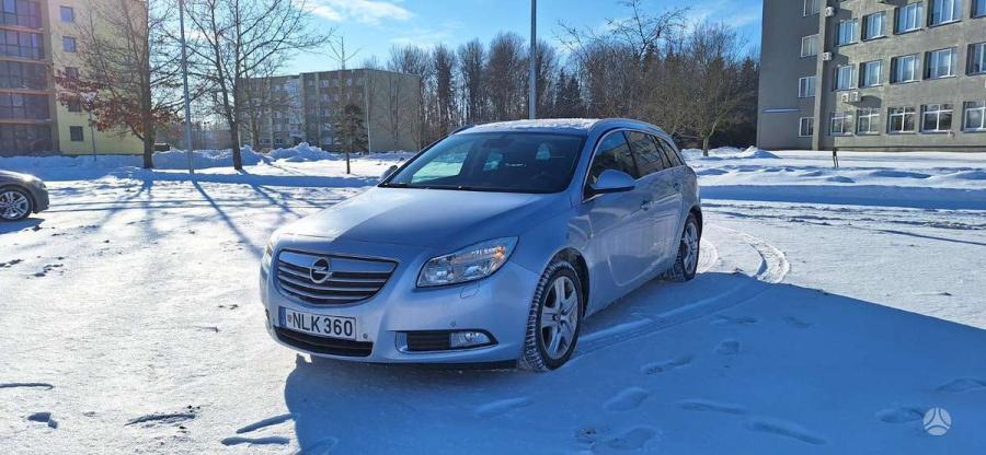Grey Opel Insignia 2013 in Kaunas, with an engine capacity of 2.00 L and mileage of 322 thousand km for 3500 €, photo 1 on AUTOMOTO.COM.LV