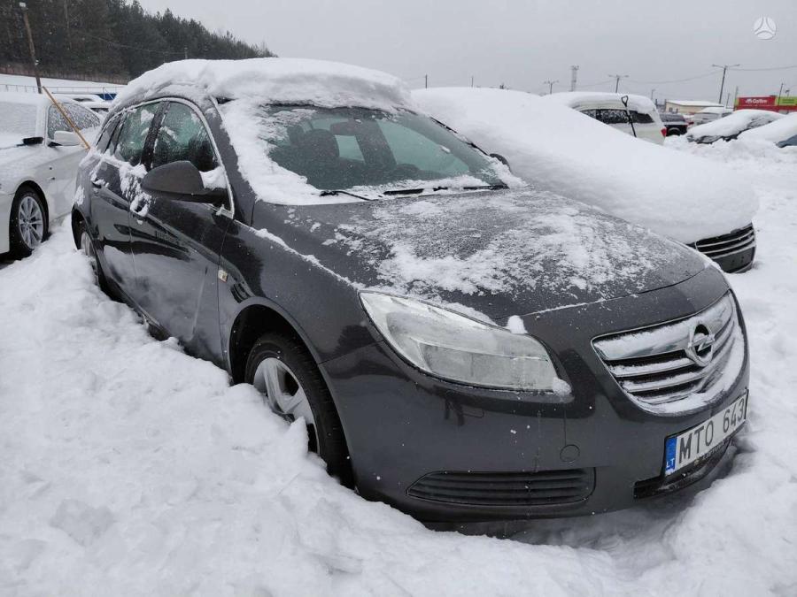 Grey Opel Insignia 2013 in Vilnius, with an engine capacity of 1.96 L and mileage of 348 thousand km for 4300 €, photo 1 on AUTOMOTO.COM.LV