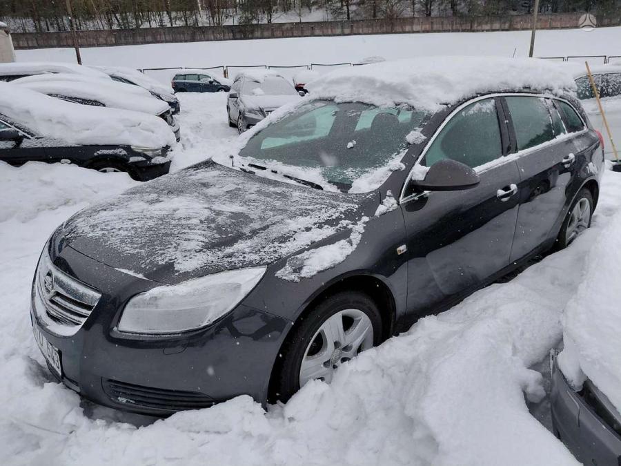 Grey Opel Insignia 2013 in Vilnius, with an engine capacity of 1.96 L and mileage of 348 thousand km for 4300 €, photo 3 on AUTOMOTO.COM.LV