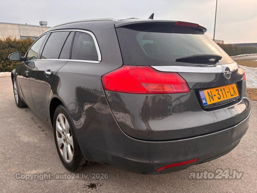 Grey Opel Insignia 2013 in Tallinn, with an engine capacity of 2.00 L and mileage of 278 thousand km for 3999 €, photo 4 on AUTOMOTO.COM.LV