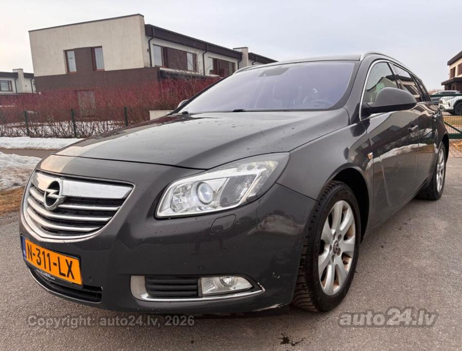Grey Opel Insignia 2013 in Tallinn, with an engine capacity of 2.00 L and mileage of 278 thousand km for 3999 €, photo 13 on AUTOMOTO.COM.LV