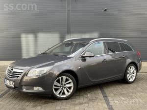 Grey Opel Insignia 2013 in Riga, with an engine capacity of 2.00 L and mileage of 258 thousand km for 3990 €, photo  on AUTOMOTO.COM.LV