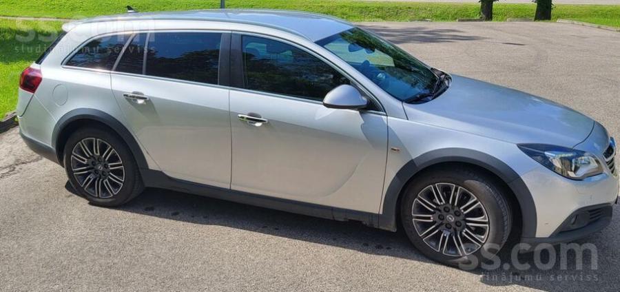 Grey Opel Insignia 2013 in Riga, with an engine capacity of 2.00 L and mileage of 202 thousand km for 5900 €, photo 4 on AUTOMOTO.COM.LV