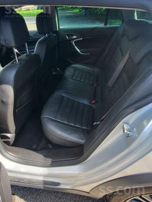 Grey Opel Insignia 2013 in Riga, with an engine capacity of 2.00 L and mileage of 202 thousand km for 5900 €, photo 7 on AUTOMOTO.COM.LV