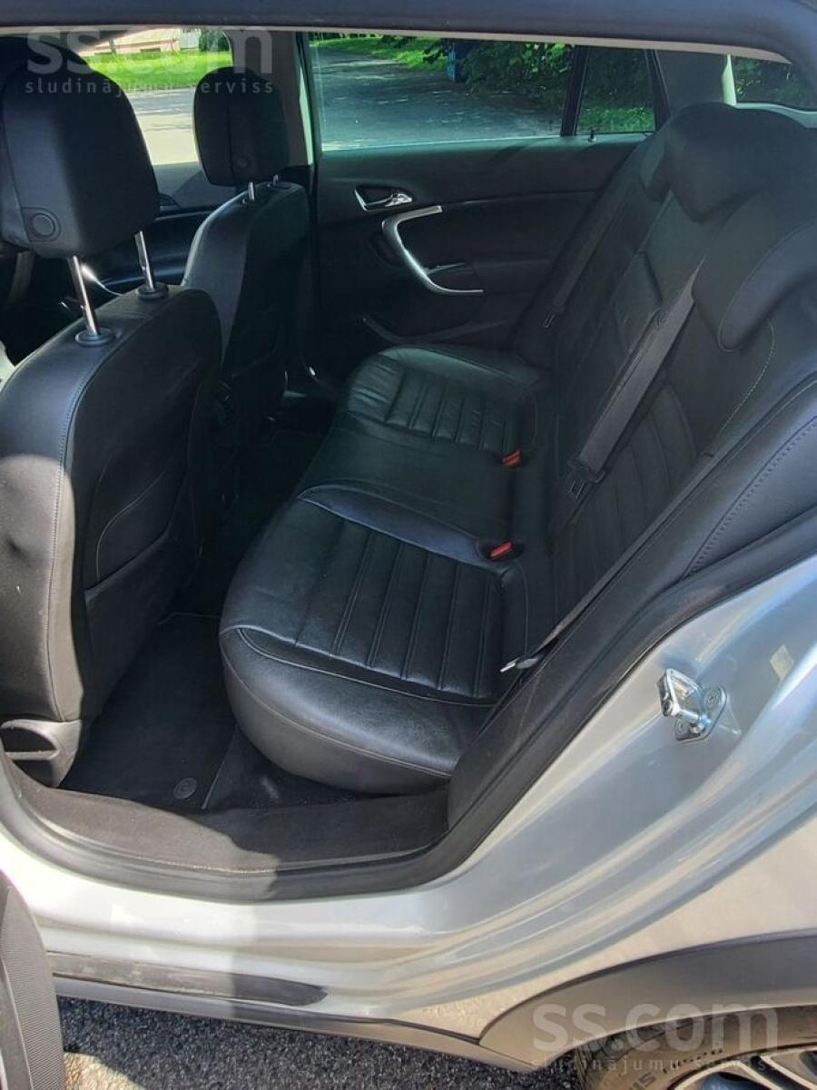 Grey Opel Insignia 2013 in Riga, with an engine capacity of 2.00 L and mileage of 202 thousand km for 5900 €, photo 7 on AUTOMOTO.COM.LV