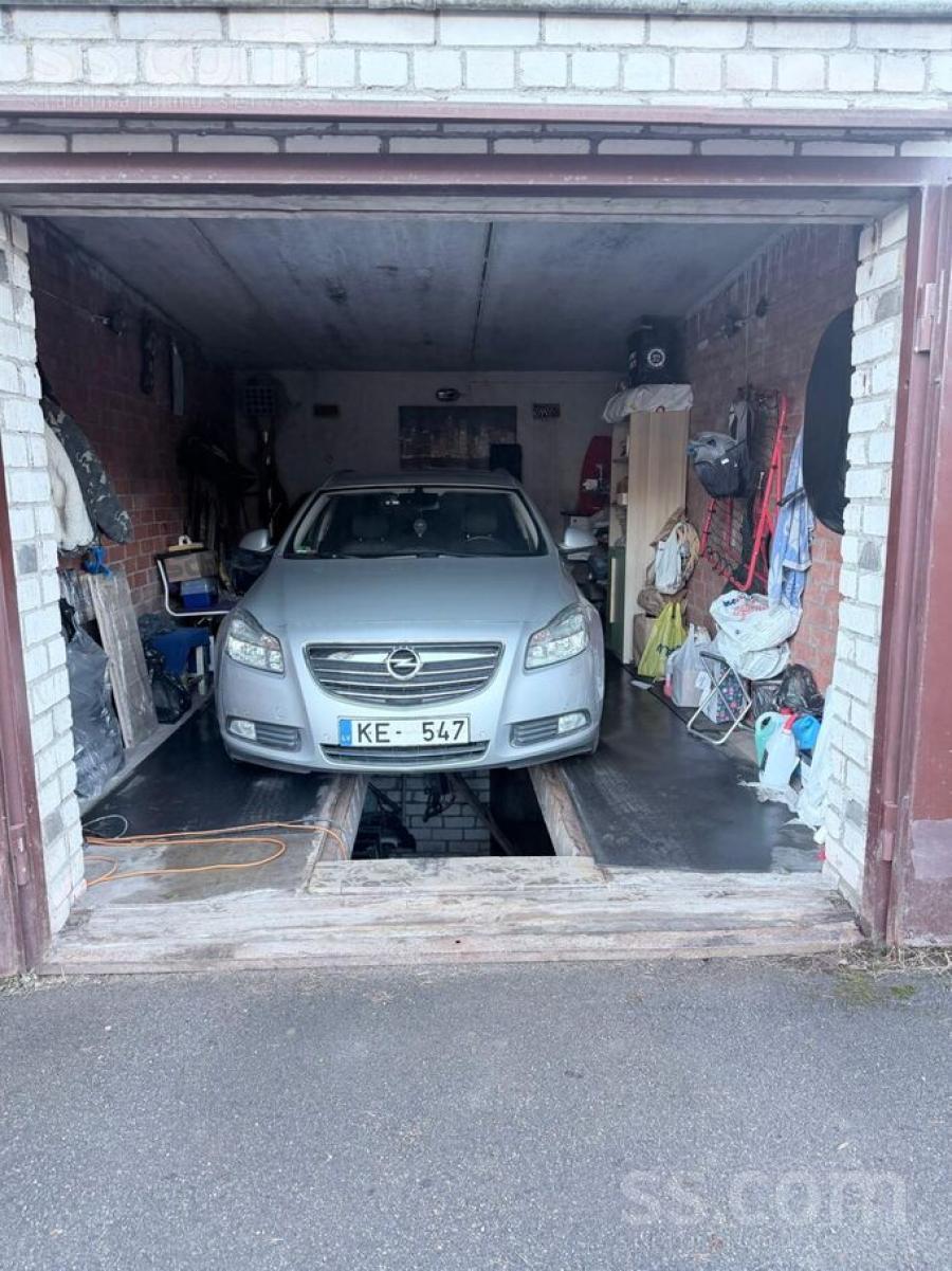 Grey Opel Insignia 2013 in Riga, with an engine capacity of 2.00 L and mileage of 212 thousand km for 6250 €, photo 1 on AUTOMOTO.COM.LV