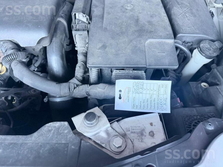 Grey Opel Insignia 2013 in Riga, with an engine capacity of 2.00 L and mileage of 212 thousand km for 6250 €, photo 3 on AUTOMOTO.COM.LV
