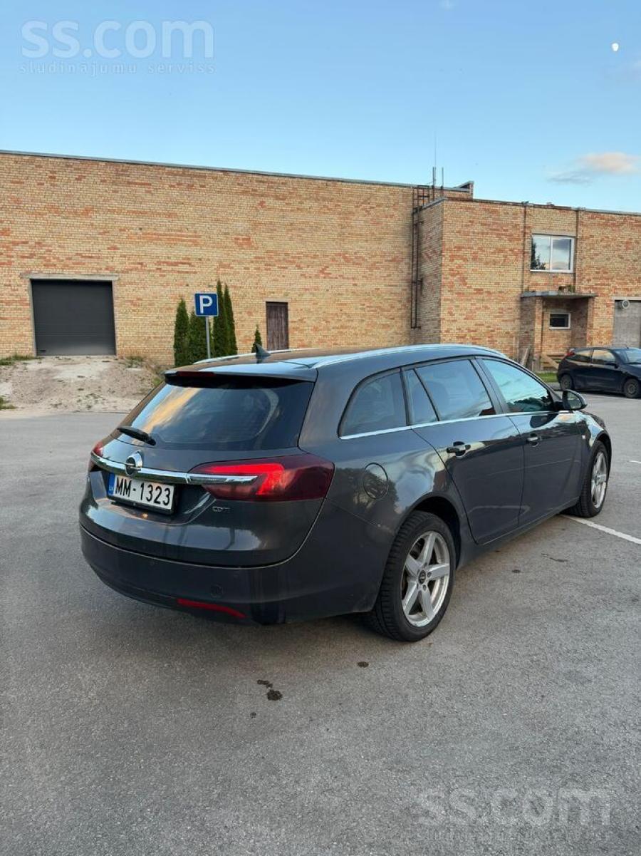 Grey Opel Insignia 2013 in Valmiera, with an engine capacity of 2.00 L and mileage of 350 thousand km for 5000 €, photo 3 on AUTOMOTO.COM.LV
